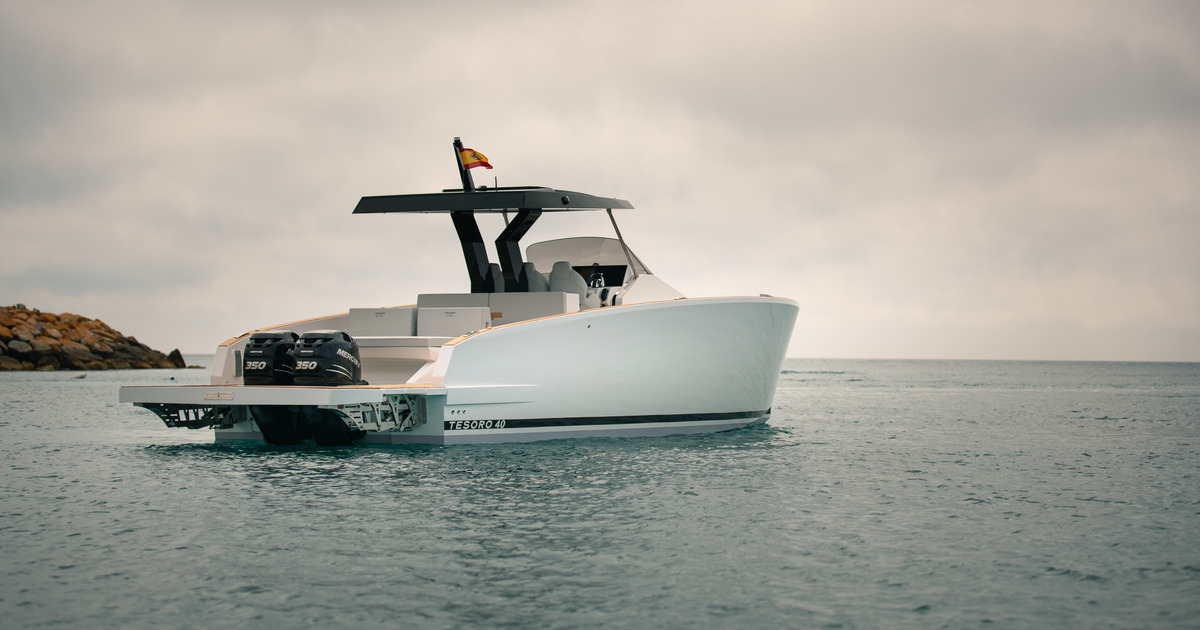 Tesoro T-40 (Outboard) | For Sale | Elegant Yachts